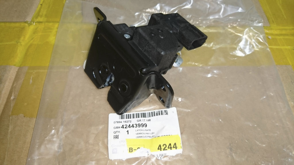 Khóa cửa hậu xe Captiva - phụ tùng chính hãng GM# 42519311